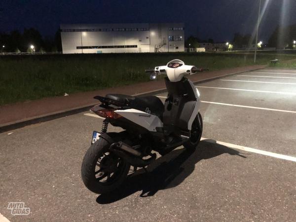 Balts Aprilia Sport City 2012 Viļņa, ar dzinēja tilpumu 0.05 L un nobraukumu 18 tūkst. km par 1400 €, foto 1 vietnē AUTOMOTO.COM.LV