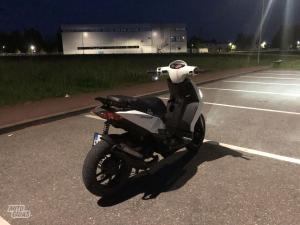 Balts Aprilia Sport City 2012 Viļņa, ar dzinēja tilpumu 0.05 L un nobraukumu 18 tūkst. km par 1400 €, foto  vietnē AUTOMOTO.COM.LV