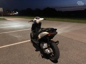 Balts Aprilia Sport City 2012 Viļņa, ar dzinēja tilpumu 0.05 L un nobraukumu 18 tūkst. km par 1400 €, foto 3 vietnē AUTOMOTO.COM.LV