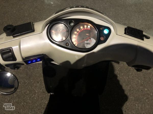 Balts Aprilia Sport City 2012 Viļņa, ar dzinēja tilpumu 0.05 L un nobraukumu 18 tūkst. km par 1400 €, foto 4 vietnē AUTOMOTO.COM.LV