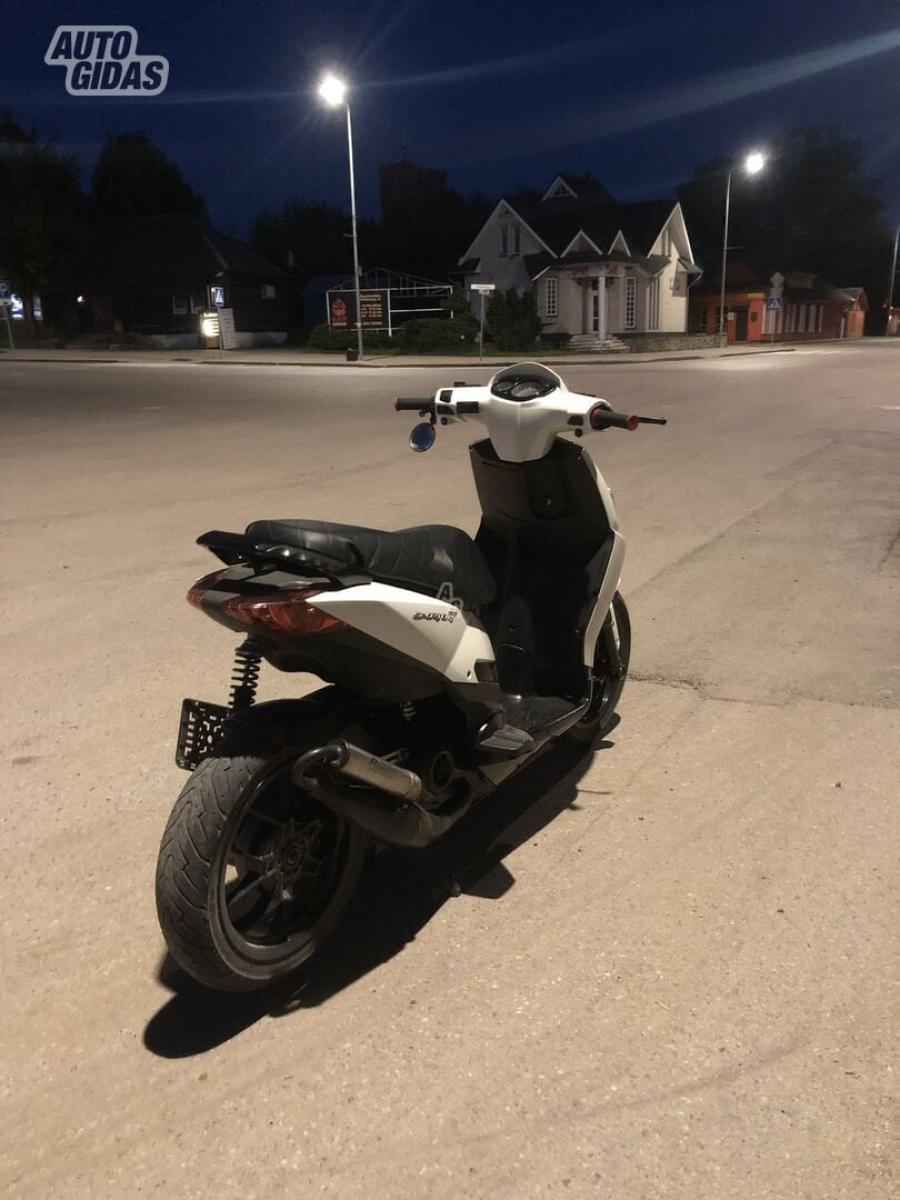 Balts Aprilia Sport City 2012 Viļņa, ar dzinēja tilpumu 0.05 L un nobraukumu 18 tūkst. km par 1400 €, foto 8 vietnē AUTOMOTO.COM.LV