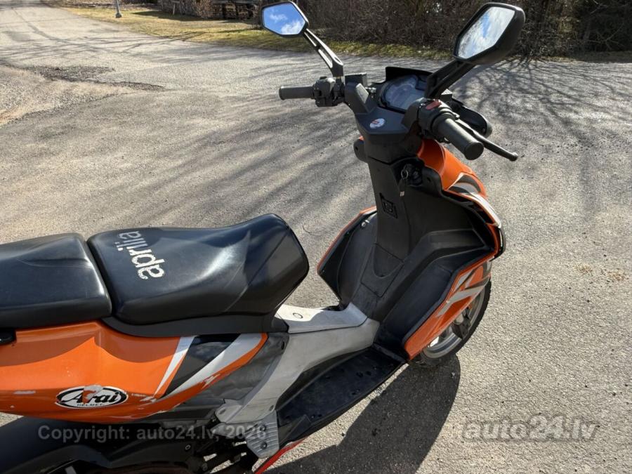 Melns Aprilia SR 50R 2008 Veru, ar dzinēja tilpumu 50.00 L un nobraukumu 12 tūkst. km par 750 €, foto 6 vietnē AUTOMOTO.COM.LV