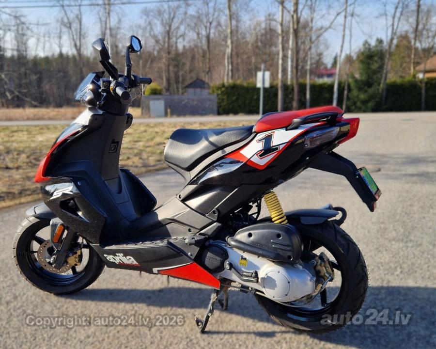 Black Aprilia SR 50R 2014 in Saku, with an engine capacity of 49.00 L and mileage of 6 thousand km for 2500 €, photo 3 on AUTOMOTO.COM.LV