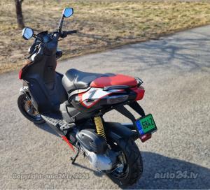 Black Aprilia SR 50R 2014 in Saku, with an engine capacity of 49.00 L and mileage of 6 thousand km for 2500 €, photo 4 on AUTOMOTO.COM.LV