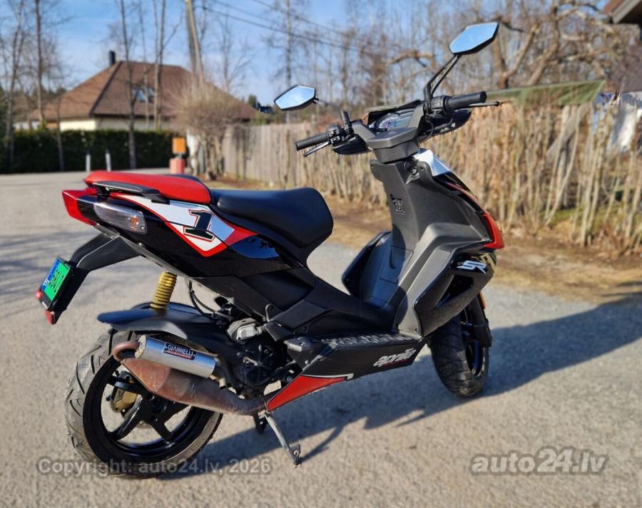 Black Aprilia SR 50R 2014 in Saku, with an engine capacity of 49.00 L and mileage of 6 thousand km for 2500 €, photo 6 on AUTOMOTO.COM.LV
