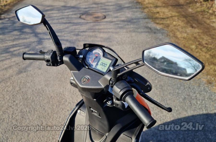 Black Aprilia SR 50R 2014 in Saku, with an engine capacity of 49.00 L and mileage of 6 thousand km for 2500 €, photo 8 on AUTOMOTO.COM.LV