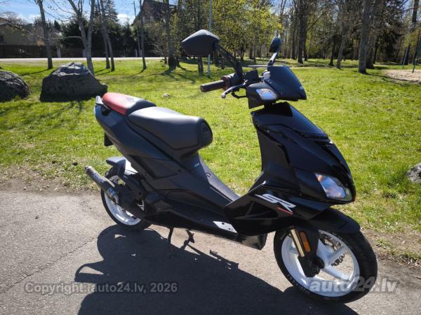Черный Априлия SR 50R 2014 в Таллин, объемом двигателя 49.00 л и пробегом 29 тыс. км за 1500 €, фото 1 на AUTOMOTO.COM.LV