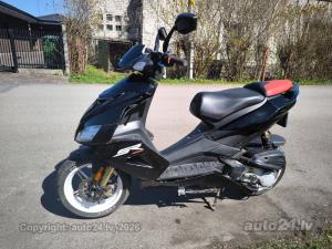 Черный Априлия SR 50R 2014 в Таллин, объемом двигателя 49.00 л и пробегом 29 тыс. км за 1500 €, фото 3 на AUTOMOTO.COM.LV