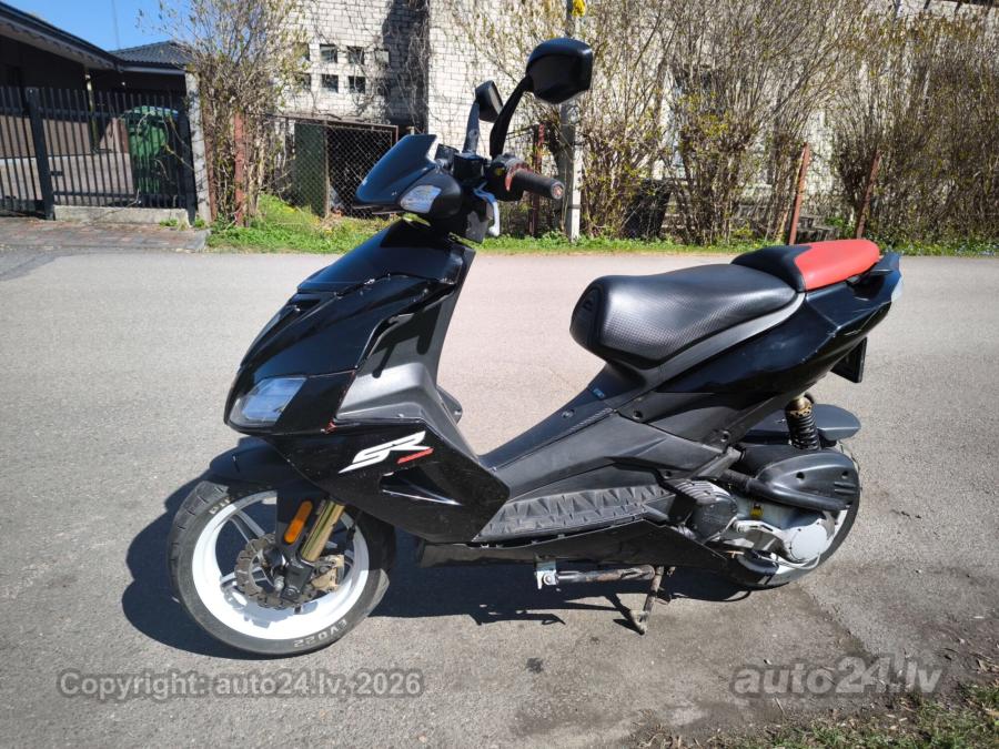 Черный Априлия SR 50R 2014 в Таллин, объемом двигателя 49.00 л и пробегом 29 тыс. км за 1500 €, фото 3 на AUTOMOTO.COM.LV