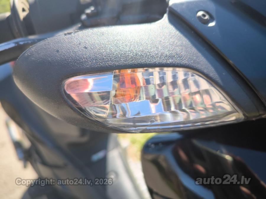 Черный Априлия SR 50R 2014 в Таллин, объемом двигателя 49.00 л и пробегом 29 тыс. км за 1500 €, фото 9 на AUTOMOTO.COM.LV