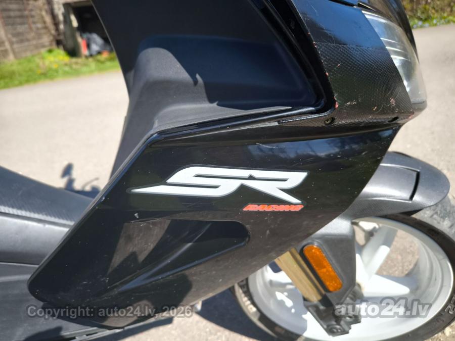 Черный Априлия SR 50R 2014 в Таллин, объемом двигателя 49.00 л и пробегом 29 тыс. км за 1500 €, фото 15 на AUTOMOTO.COM.LV
