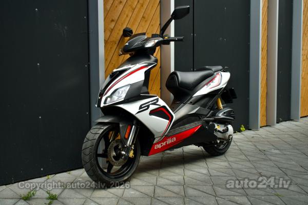 Black Aprilia SR 50R 2015 in Tallinn, with an engine capacity of 50.00 L and mileage of 15 thousand km for 2990 €, photo 1 on AUTOMOTO.COM.LV