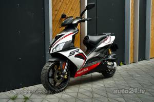 Черный Априлия SR 50R 2015 в Таллин, объемом двигателя 50.00 л и пробегом 15 тыс. км за 2990 €, фото  на AUTOMOTO.COM.LV