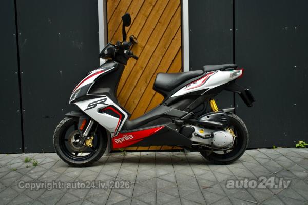 Black Aprilia SR 50R 2015 in Tallinn, with an engine capacity of 50.00 L and mileage of 15 thousand km for 2990 €, photo 2 on AUTOMOTO.COM.LV