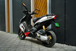Черный Априлия SR 50R 2015 в Таллин, объемом двигателя 50.00 л и пробегом 15 тыс. км за 2990 €, фото 4 на AUTOMOTO.COM.LV