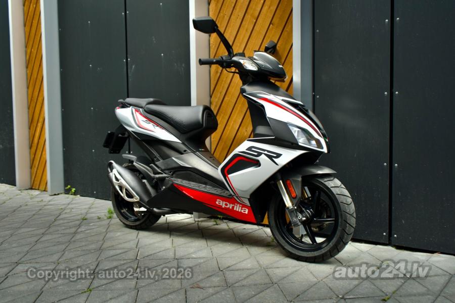 Черный Априлия SR 50R 2015 в Таллин, объемом двигателя 50.00 л и пробегом 15 тыс. км за 2990 €, фото 5 на AUTOMOTO.COM.LV
