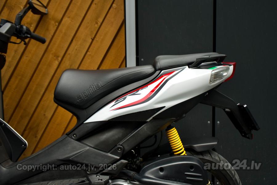 Черный Априлия SR 50R 2015 в Таллин, объемом двигателя 50.00 л и пробегом 15 тыс. км за 2990 €, фото 8 на AUTOMOTO.COM.LV