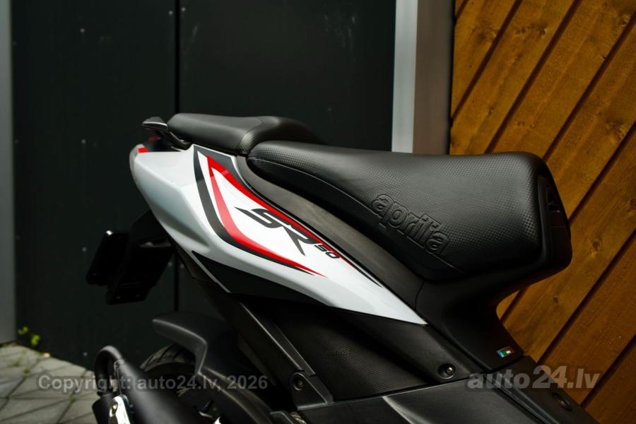 Черный Априлия SR 50R 2015 в Таллин, объемом двигателя 50.00 л и пробегом 15 тыс. км за 2990 €, фото 9 на AUTOMOTO.COM.LV