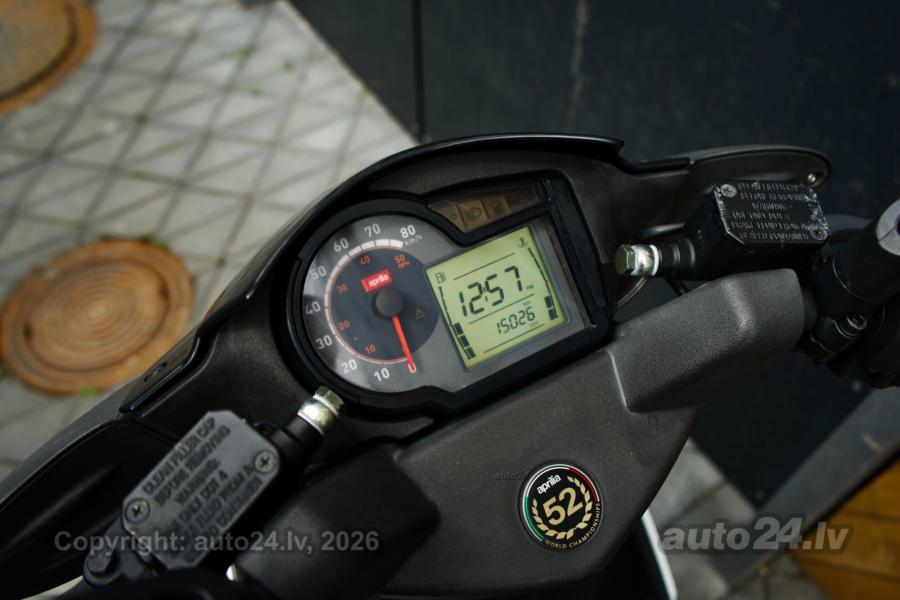 Черный Априлия SR 50R 2015 в Таллин, объемом двигателя 50.00 л и пробегом 15 тыс. км за 2990 €, фото 12 на AUTOMOTO.COM.LV