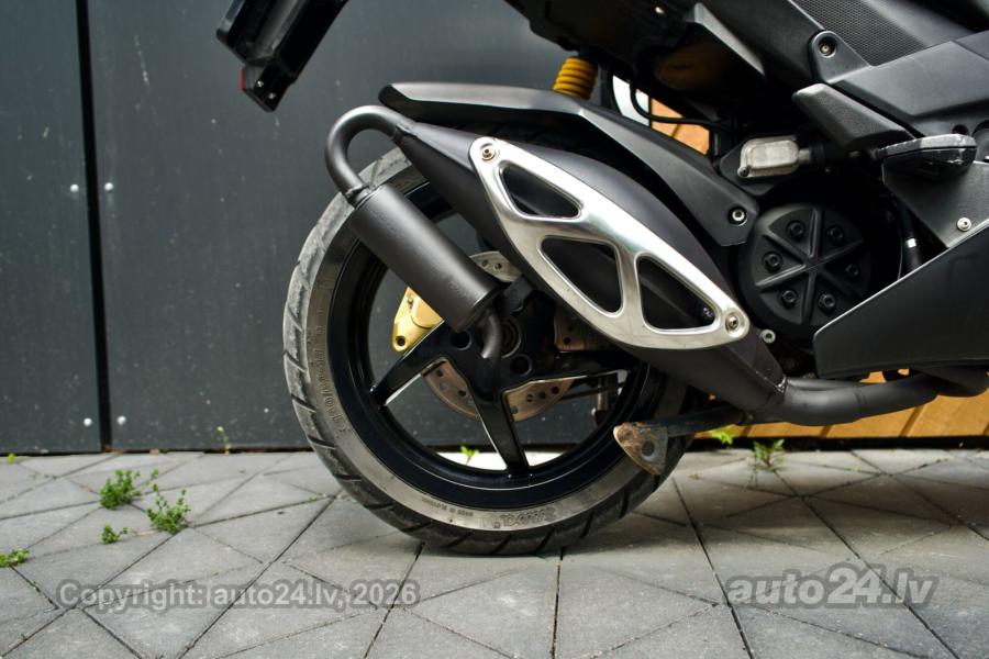 Черный Априлия SR 50R 2015 в Таллин, объемом двигателя 50.00 л и пробегом 15 тыс. км за 2990 €, фото 14 на AUTOMOTO.COM.LV