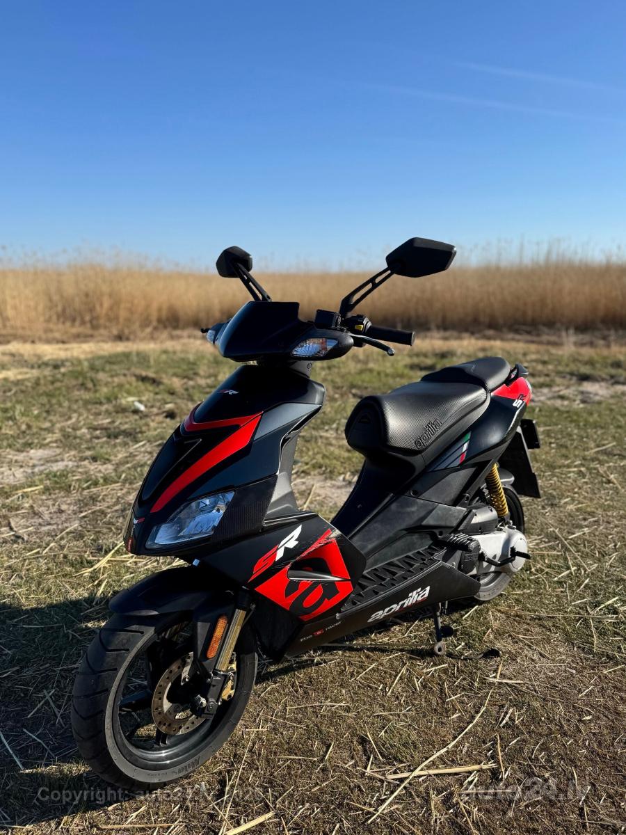 Melns Aprilia SR 50R 2018 Pērnava, ar dzinēja tilpumu 49.00 L un nobraukumu 19 tūkst. km par 1800 €, foto 1 vietnē AUTOMOTO.COM.LV