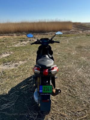 Melns Aprilia SR 50R 2018 Pērnava, ar dzinēja tilpumu 49.00 L un nobraukumu 19 tūkst. km par 1800 €, foto 5 vietnē AUTOMOTO.COM.LV