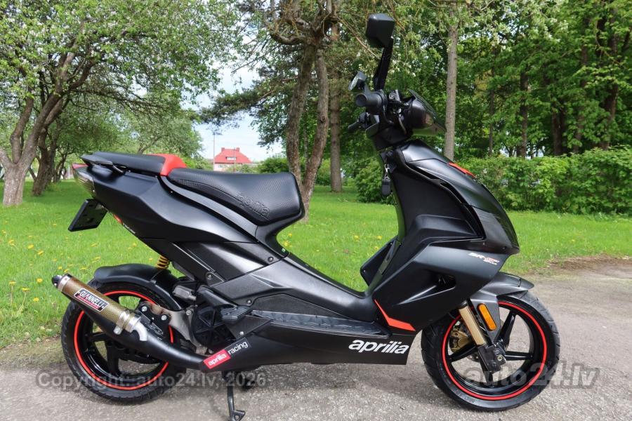 Черный Априлия SR 50R 2020 в Таллин, объемом двигателя 49.00 л и пробегом 8 тыс. км за 2600 €, фото 1 на AUTOMOTO.COM.LV