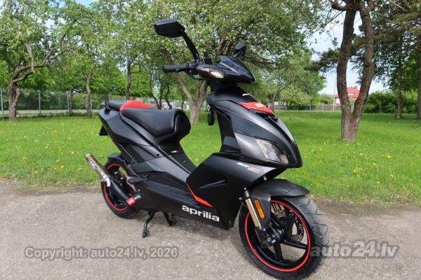 Черный Априлия SR 50R 2020 в Таллин, объемом двигателя 49.00 л и пробегом 8 тыс. км за 2600 €, фото 3 на AUTOMOTO.COM.LV