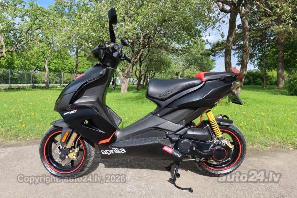 Черный Априлия SR 50R 2020 в Таллин, объемом двигателя 49.00 л и пробегом 8 тыс. км за 2600 €, фото 4 на AUTOMOTO.COM.LV