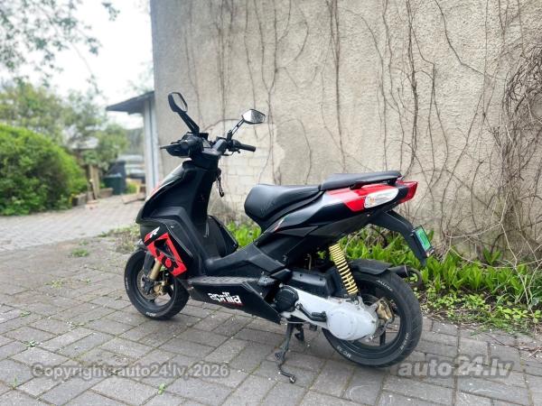 Черный Априлия SR 50R 2020 в Таллин, объемом двигателя 0.00 л и пробегом 11 тыс. км за 1799 €, фото 2 на AUTOMOTO.COM.LV