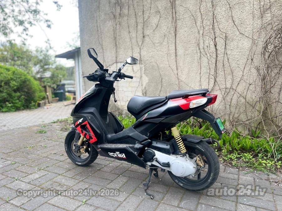 Черный Априлия SR 50R 2020 в Таллин, объемом двигателя 0.00 л и пробегом 11 тыс. км за 1799 €, фото 3 на AUTOMOTO.COM.LV