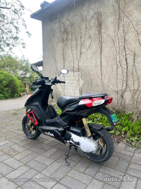 Черный Априлия SR 50R 2020 в Таллин, объемом двигателя 0.00 л и пробегом 11 тыс. км за 1799 €, фото 3 на AUTOMOTO.COM.LV