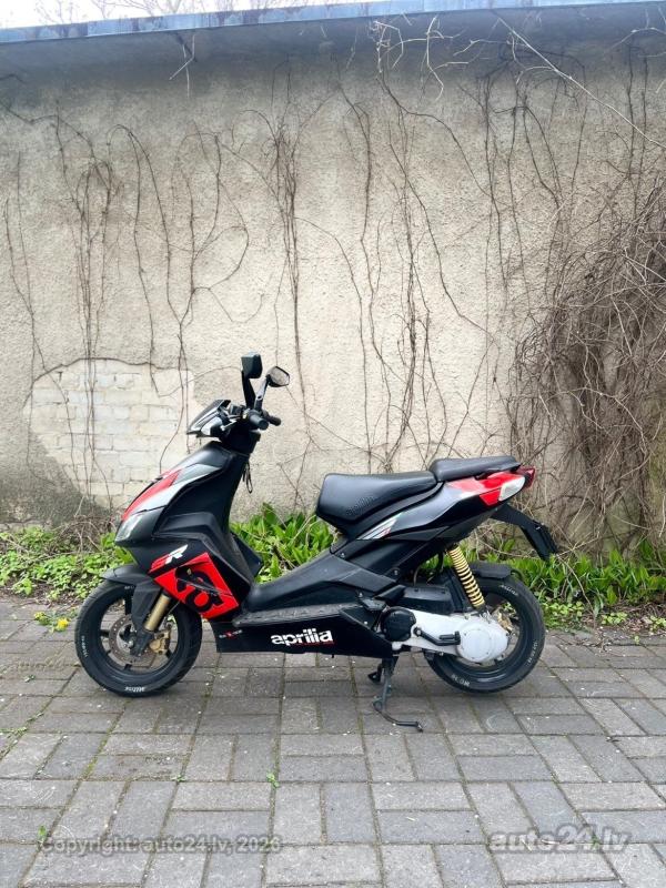 Черный Априлия SR 50R 2020 в Таллин, объемом двигателя 0.00 л и пробегом 11 тыс. км за 1799 €, фото 4 на AUTOMOTO.COM.LV