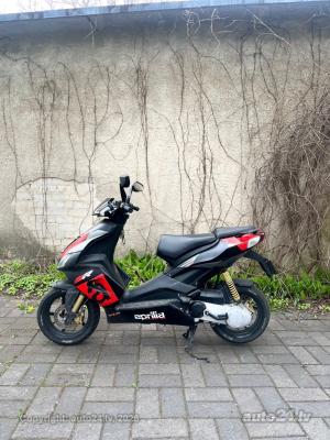 Черный Априлия SR 50R 2020 в Таллин, объемом двигателя 0.00 л и пробегом 11 тыс. км за 1799 €, фото 5 на AUTOMOTO.COM.LV