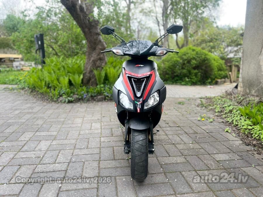 Черный Априлия SR 50R 2020 в Таллин, объемом двигателя 0.00 л и пробегом 11 тыс. км за 1799 €, фото 12 на AUTOMOTO.COM.LV