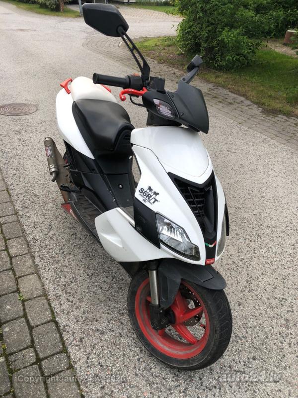 Grey Aprilia SR 50R 2007 in Tallinn, with an engine capacity of 49.00 L and mileage of 19 thousand km for 950 €, photo 2 on AUTOMOTO.COM.LV