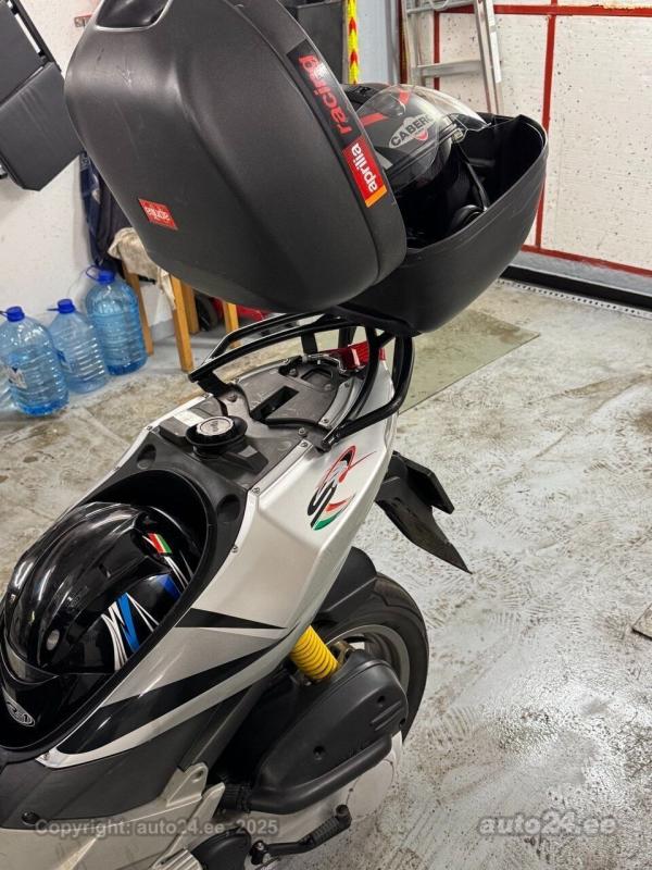 Pelēks Aprilia SR 50R 2013 Tallina, ar dzinēja tilpumu 49.00 L un nobraukumu 11 tūkst. km par 2200 €, foto 11 vietnē AUTOMOTO.COM.LV