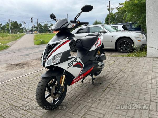 White Aprilia SR 50R 2017 in Tallinn, with an engine capacity of 49.00 L and mileage of 463 thousand km for 2750 €, photo 5 on AUTOMOTO.COM.LV