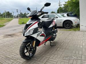White Aprilia SR 50R 2017 in Tallinn, with an engine capacity of 49.00 L and mileage of 463 thousand km for 2750 €, photo 6 on AUTOMOTO.COM.LV