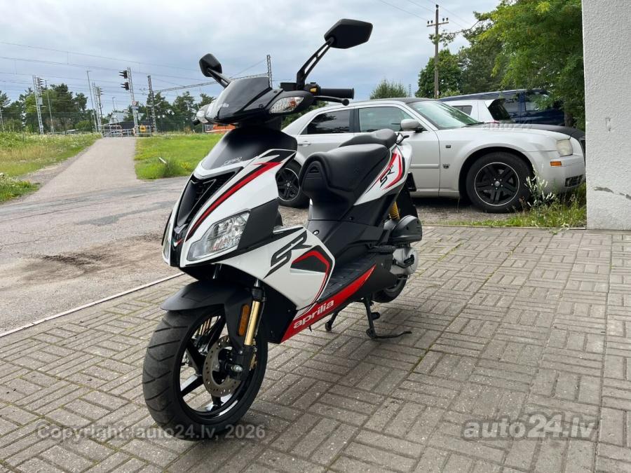 White Aprilia SR 50R 2017 in Tallinn, with an engine capacity of 49.00 L and mileage of 463 thousand km for 2750 €, photo 6 on AUTOMOTO.COM.LV