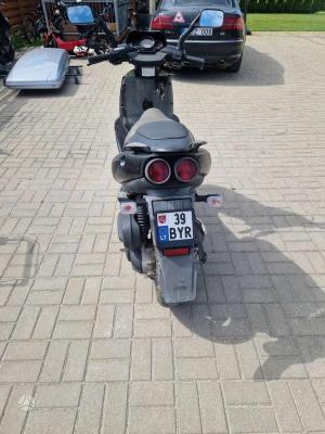 Black Aprilia SR 2003 in Klaipeda, with an engine capacity of 49.00 L and mileage of 11 thousand km for 1400 €, photo 6 on AUTOMOTO.COM.LV