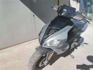 Melns Aprilia SR 2004 Viļņa, ar dzinēja tilpumu 49.00 L un nobraukumu 15 tūkst. km par 1250 €, foto 5 vietnē AUTOMOTO.COM.LV