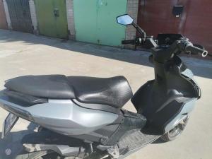 Melns Aprilia SR 2004 Viļņa, ar dzinēja tilpumu 49.00 L un nobraukumu 15 tūkst. km par 1250 €, foto 9 vietnē AUTOMOTO.COM.LV