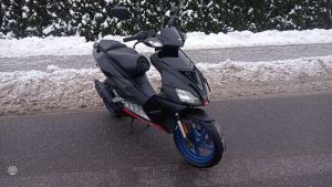 Melns Aprilia SR 2005 Vievis, ar dzinēja tilpumu 49.00 L un nobraukumu 27 tūkst. km par 1070 €, foto 2 vietnē AUTOMOTO.COM.LV