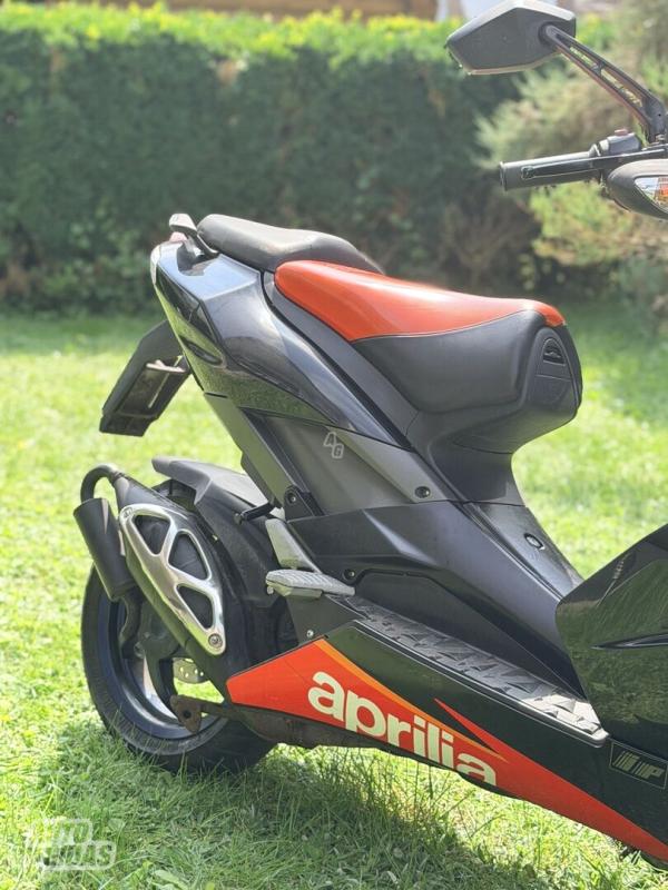 Black Aprilia SR 2005 in Kaunas, with an engine capacity of 0.05 L and mileage of 31 thousand km for 1050 €, photo 3 on AUTOMOTO.COM.LV