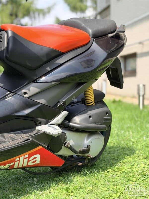 Black Aprilia SR 2005 in Kaunas, with an engine capacity of 0.05 L and mileage of 31 thousand km for 1050 €, photo 5 on AUTOMOTO.COM.LV