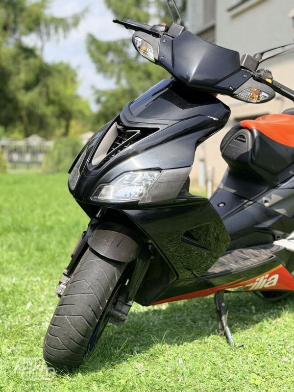 Black Aprilia SR 2005 in Kaunas, with an engine capacity of 0.05 L and mileage of 31 thousand km for 1050 €, photo 7 on AUTOMOTO.COM.LV