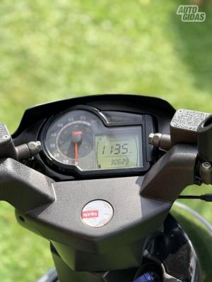 Black Aprilia SR 2005 in Kaunas, with an engine capacity of 0.05 L and mileage of 31 thousand km for 1050 €, photo 10 on AUTOMOTO.COM.LV