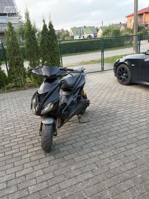 Black Aprilia SR 2007 in Kretinga, with an engine capacity of 0.00 L and mileage of 0 thousand km for 850 €, photo 4 on AUTOMOTO.COM.LV