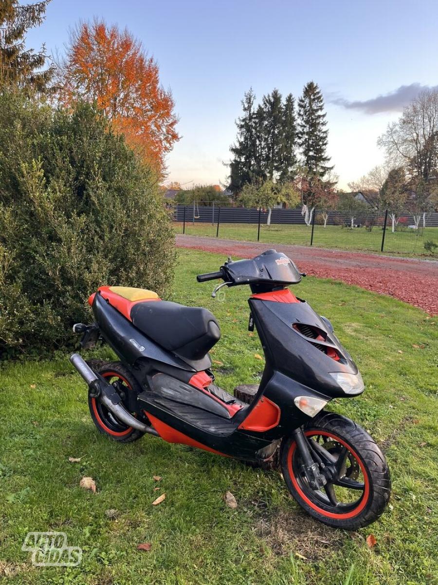 Black Aprilia SR 2007 in Silute, with an engine capacity of 0.05 L and mileage of 0 thousand km for 399 €, photo 1 on AUTOMOTO.COM.LV